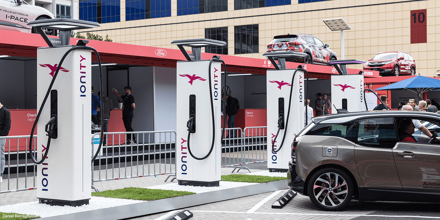 Ionity zeigt neue Schnellladesäulen in eigenem Design - electrive.net