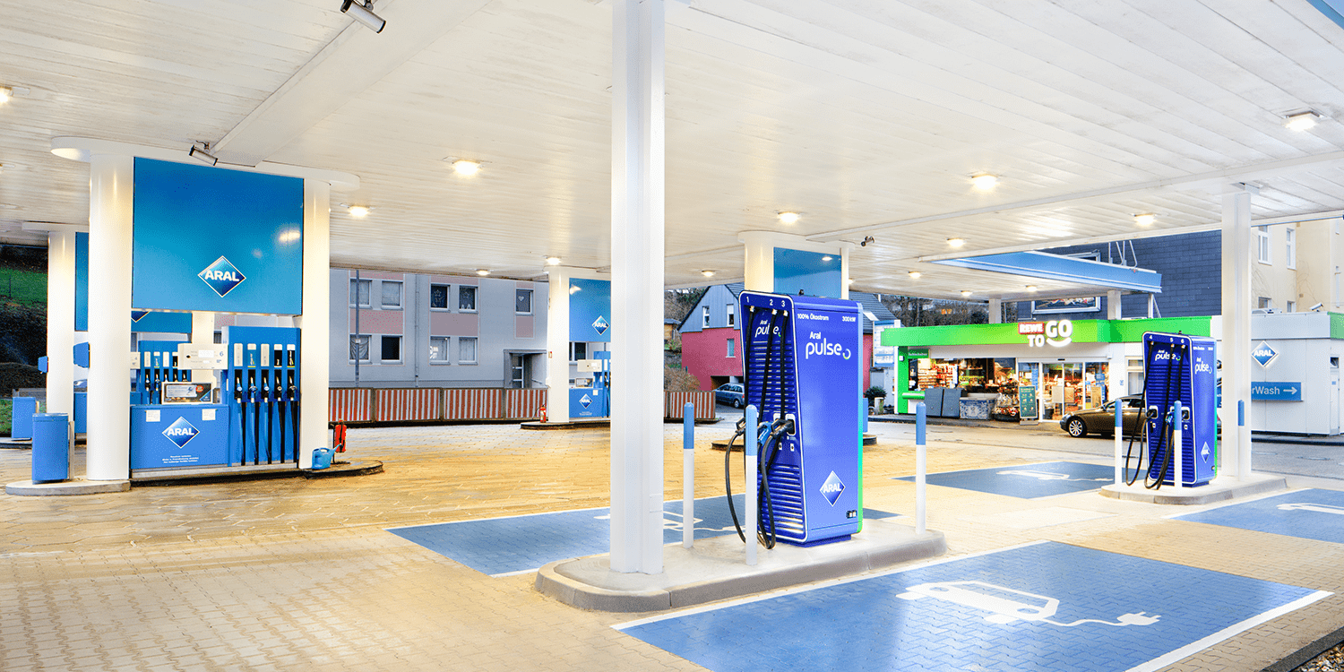 Aral in Wuppertal: Laden und Tanken unter einem Dach - electrive.net