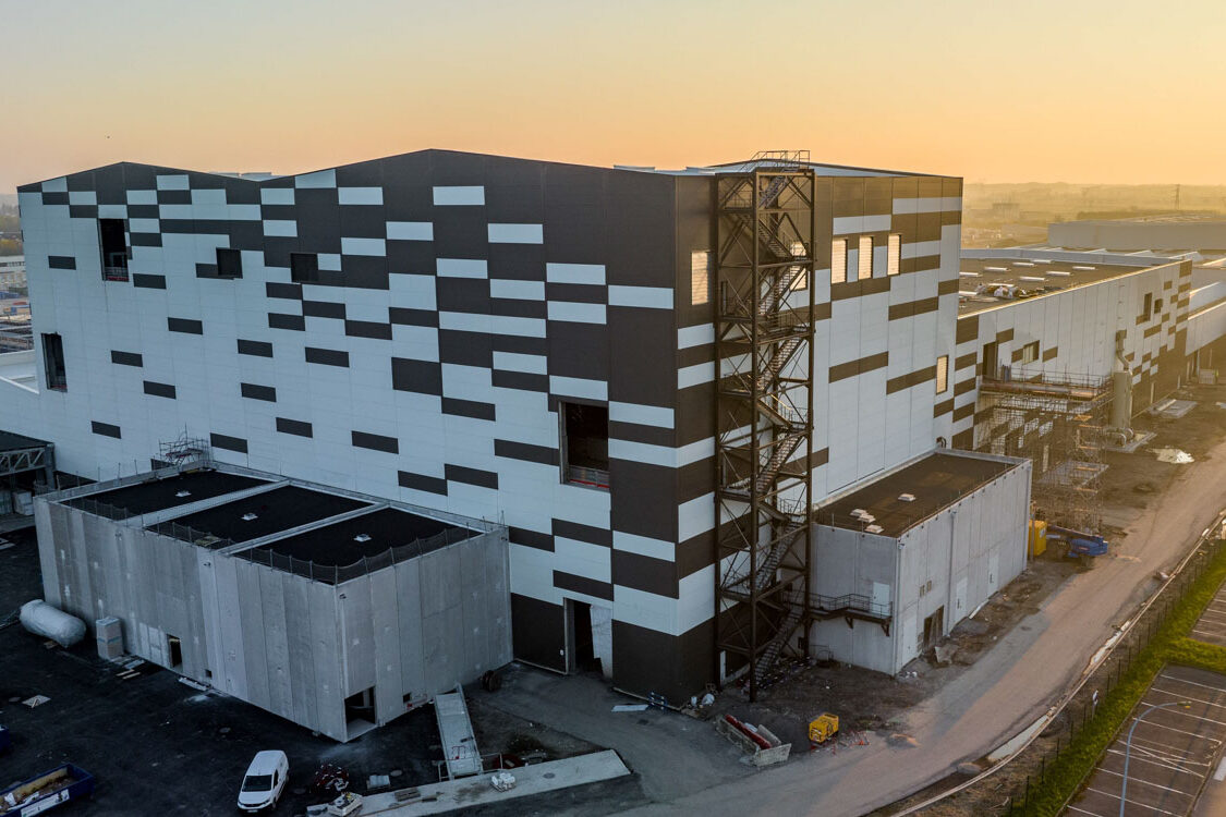 Stellantis stockt ACC-Anteile auf - electrive.net