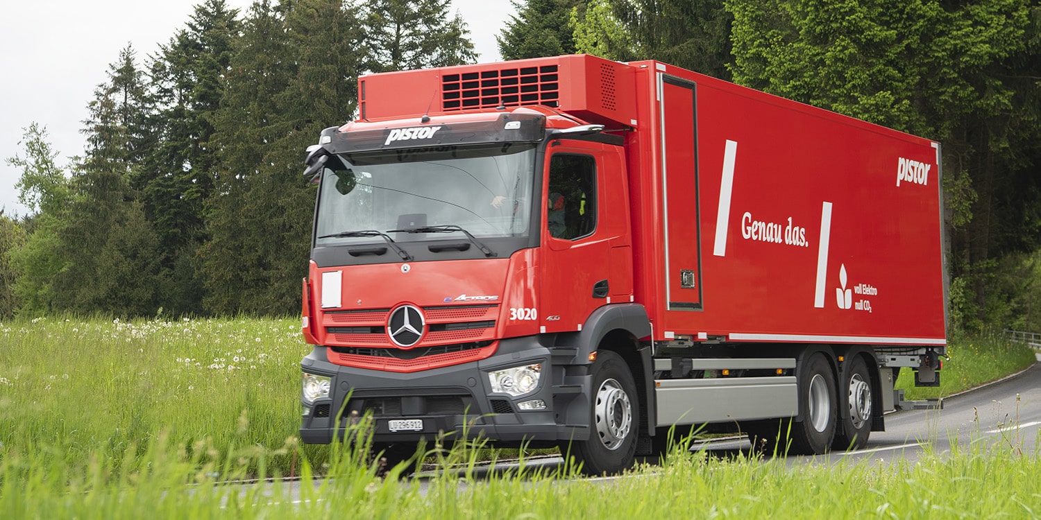 Schweiz: Großhändler Pistor flottet acht eActros ein - electrive.net