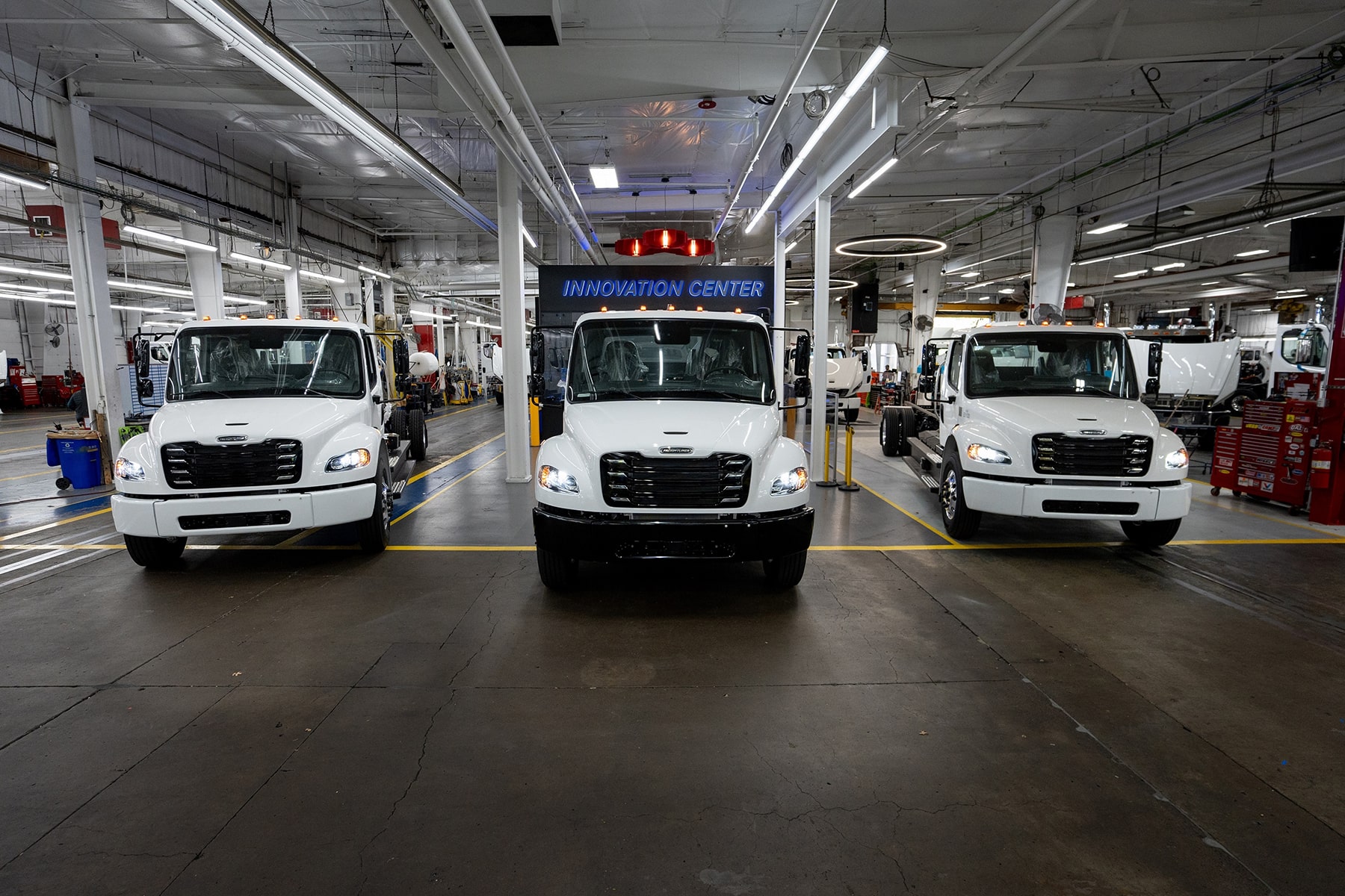 USA: Die ersten Freightliner eM2 laufen vom Band - electrive.net