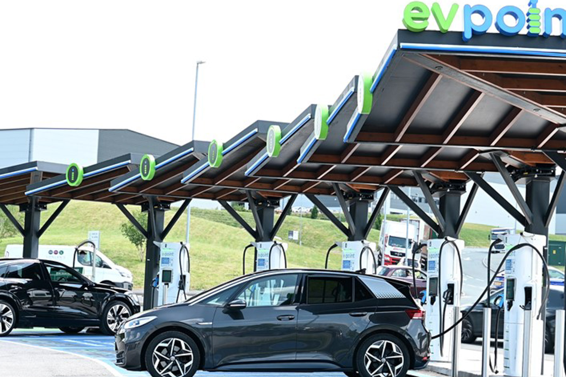Eg Group Bestellt Schnelllader Bei Tesla