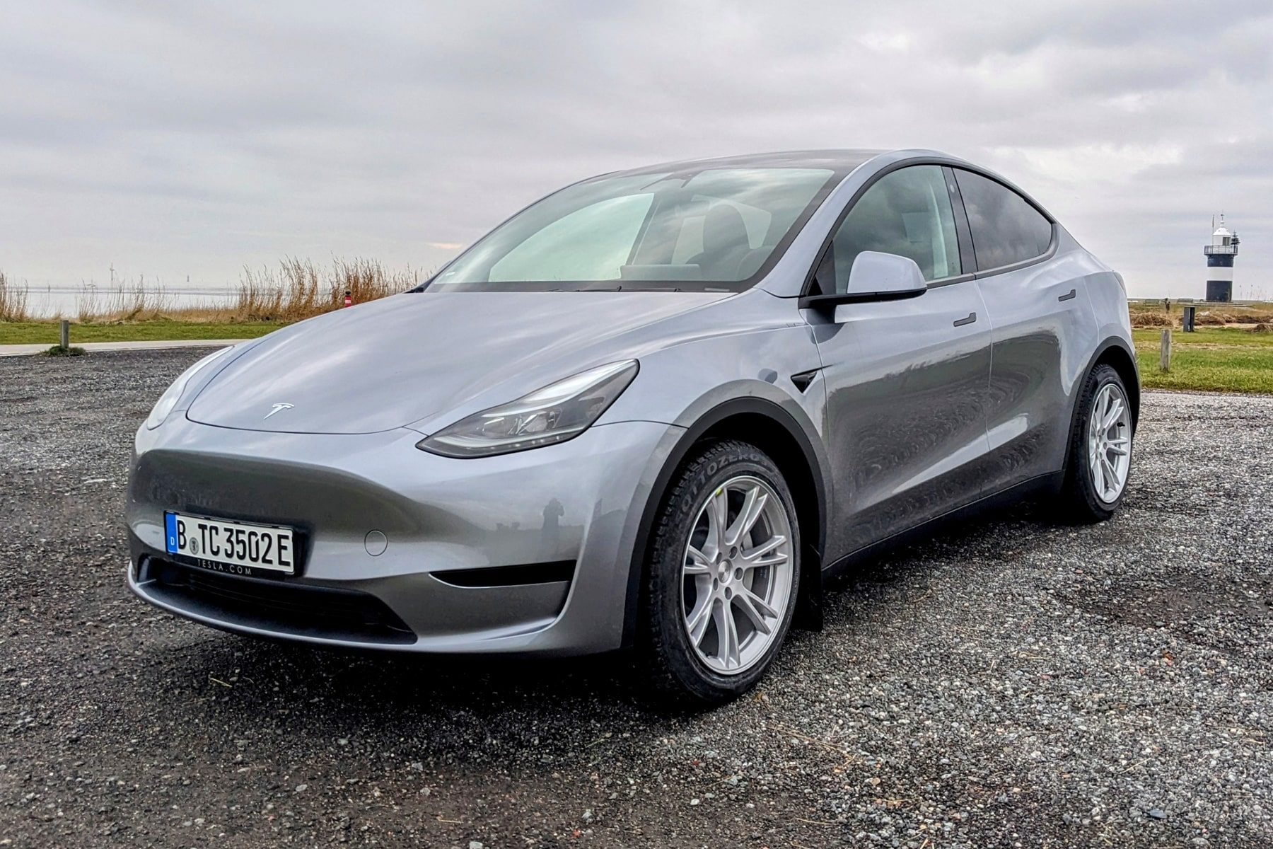 Tesla Senkt Preise Des Model Y Und Zinssätze