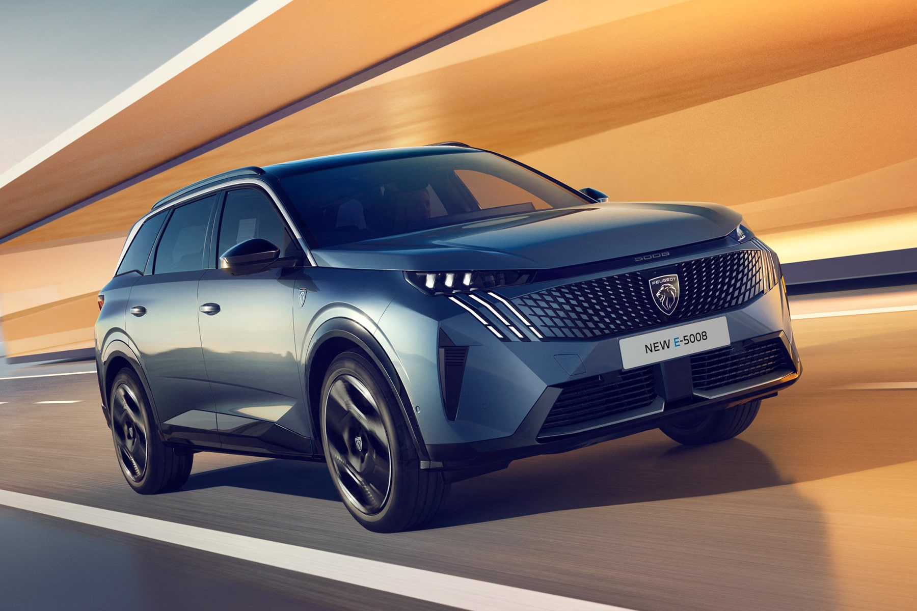 Peugeot präsentiert Siebensitzer-SUV e-5008 - electrive.net
