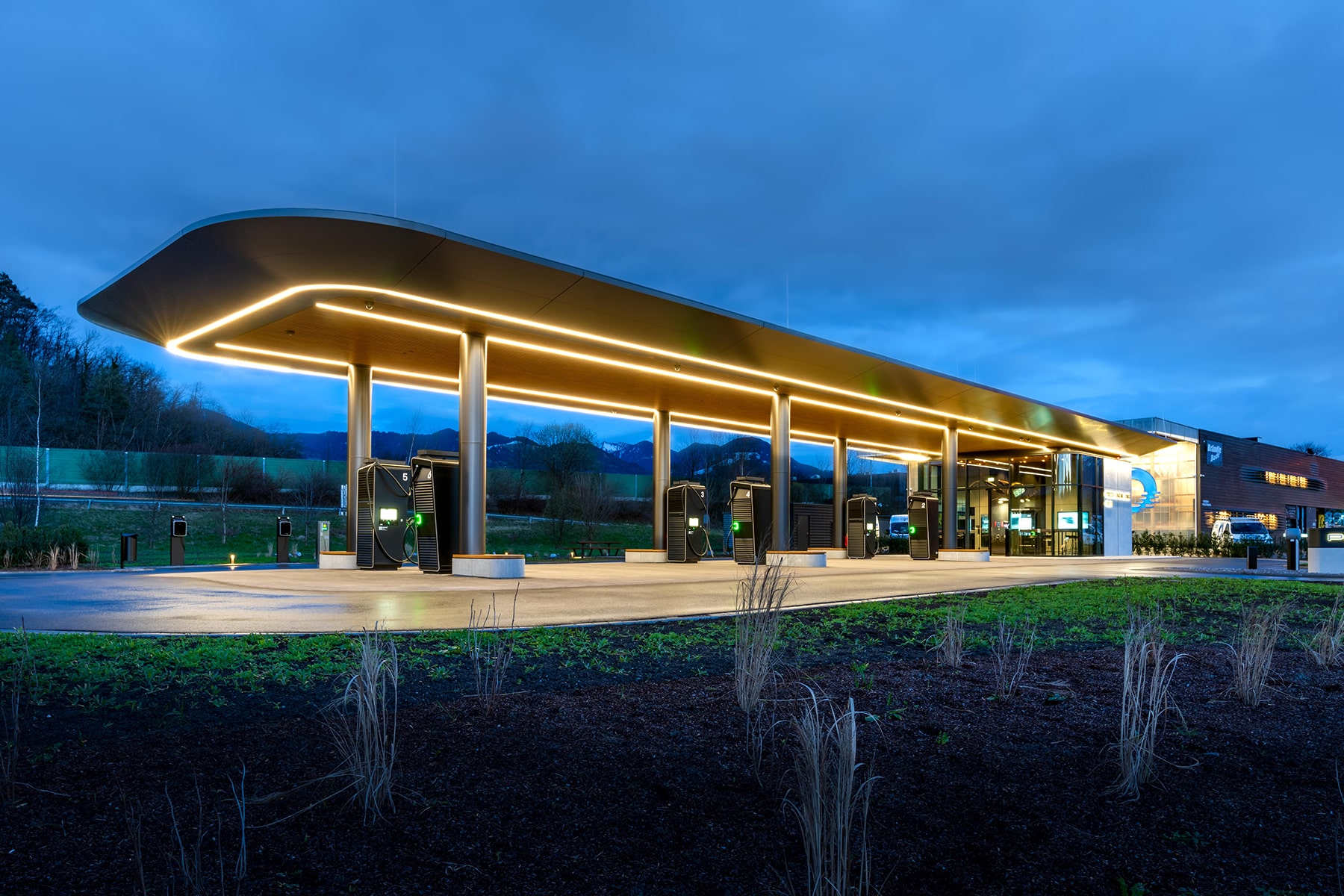 Porsche eröffnet erste Charging Lounge in Österreich - electrive.net