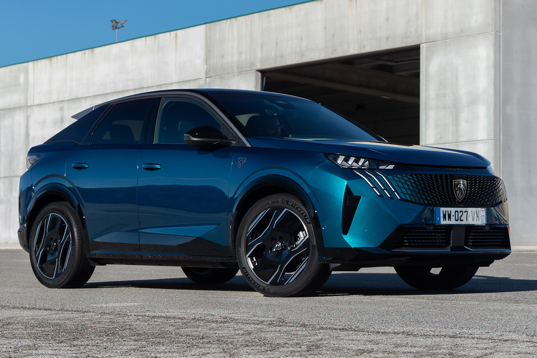 Peugeot feiert Deutschland-Debüt seines Elektro-SUV e-3008 - electrive.net