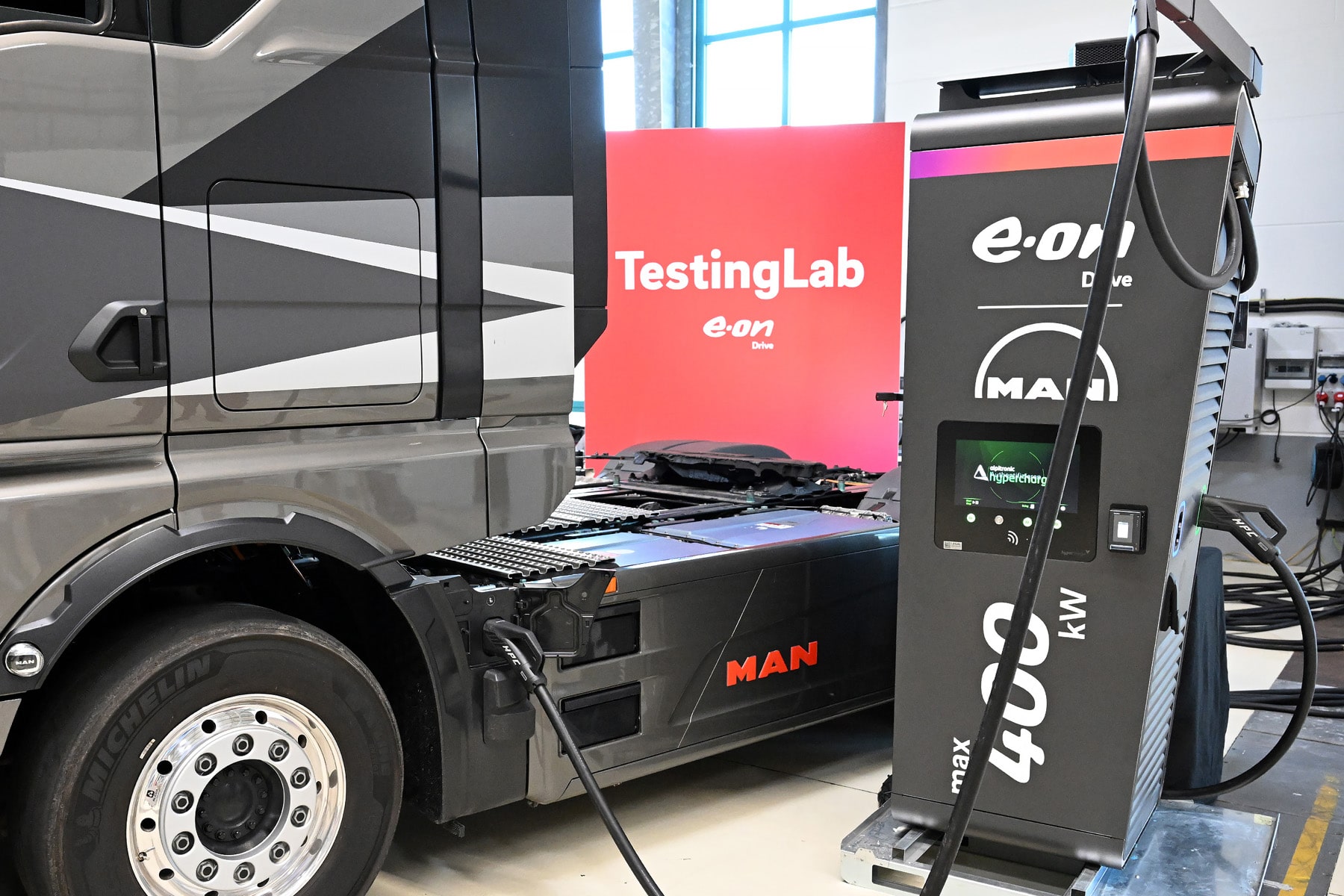 E.On und MAN bauen 400 Lkw-Schnellladepunkte - electrive.net