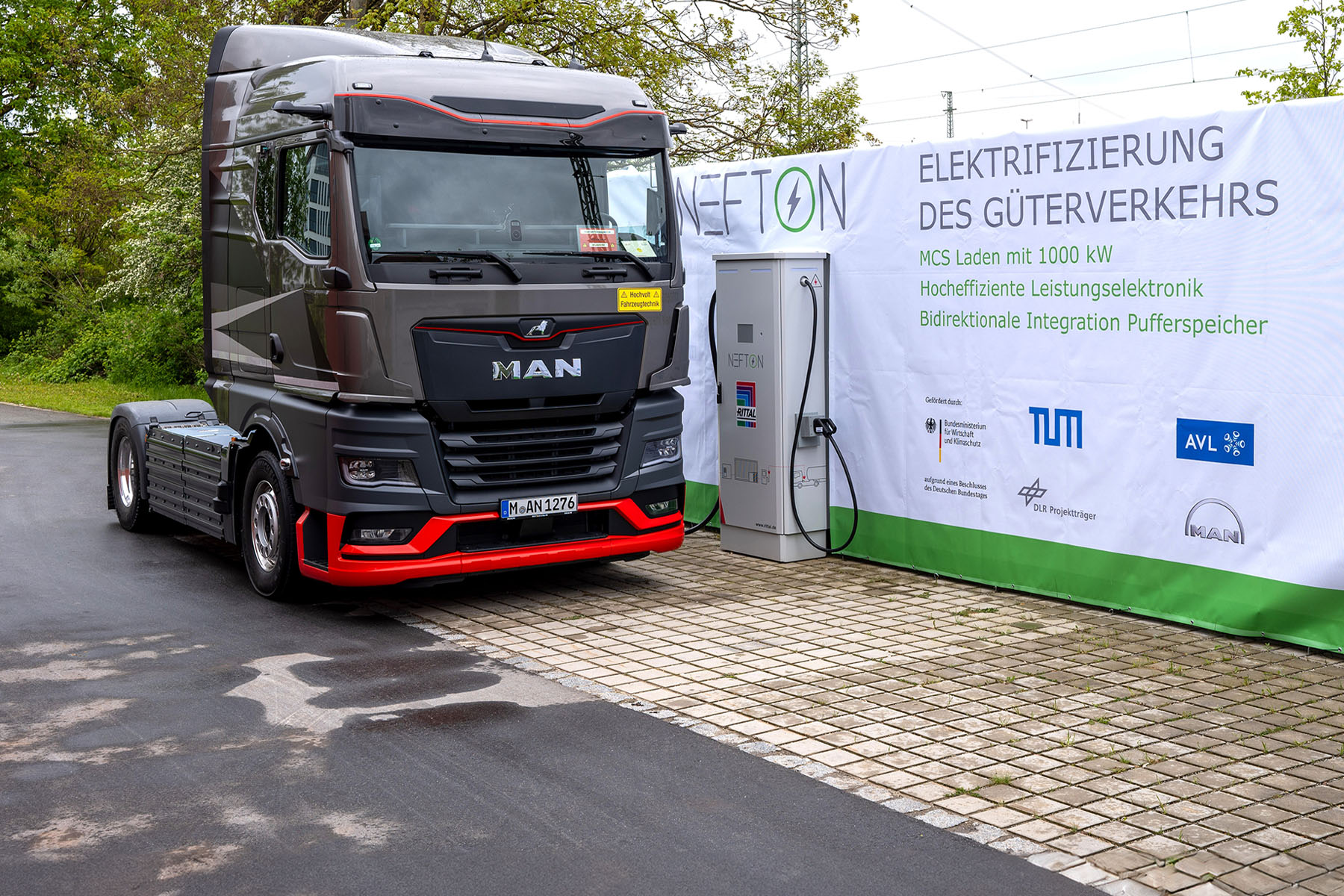 NEFTON-Projekt: Ladekabel rein, Megawatt marsch - electrive.net