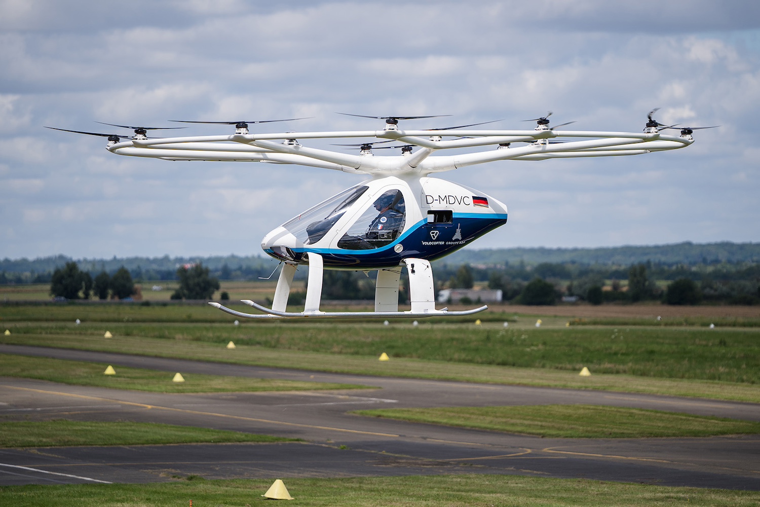 Volocopter hebt bei Paris zum Demonstrationsflug ab - electrive.net
