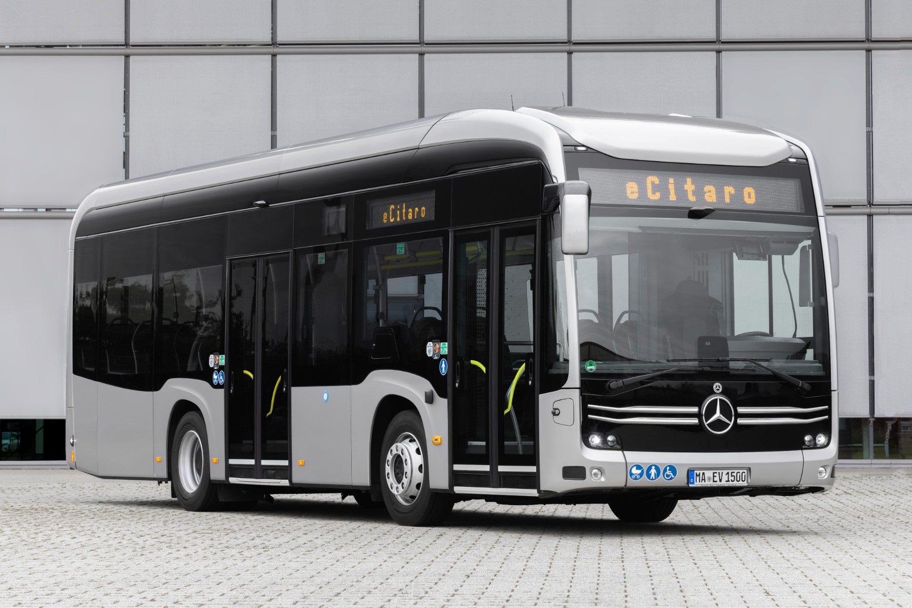 Daimler Buses enthüllt 10,6 Meter langen eCitaro K - electrive.net