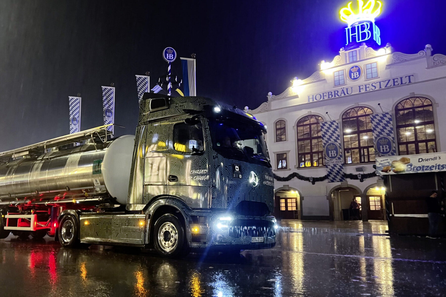 eActros 600 liefert Bier aufs Oktoberfest: e-zapft is! - electrive.net