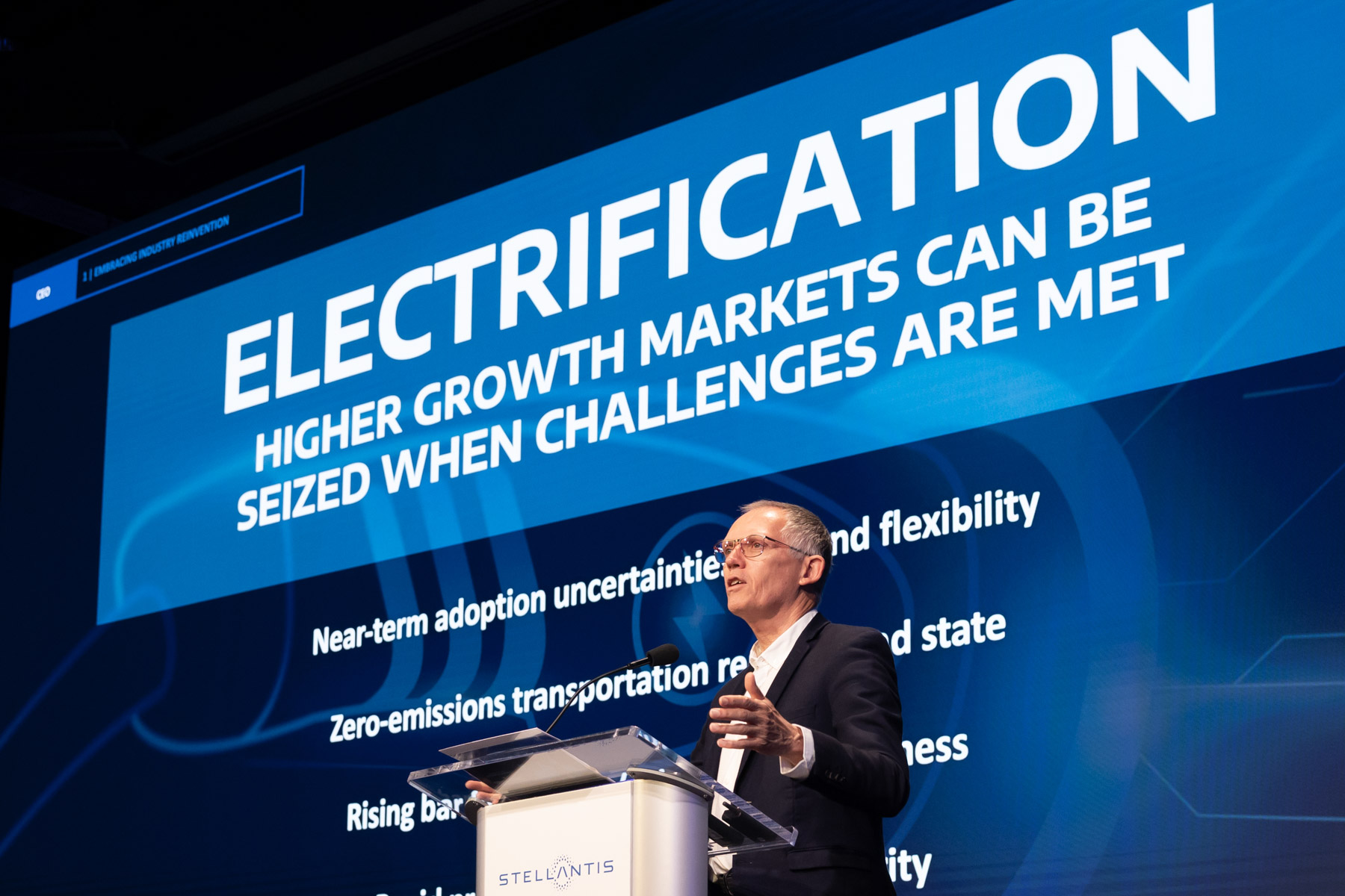 Stellantis verlängert Vertrag von CEO Tavares nicht - electrive.net
