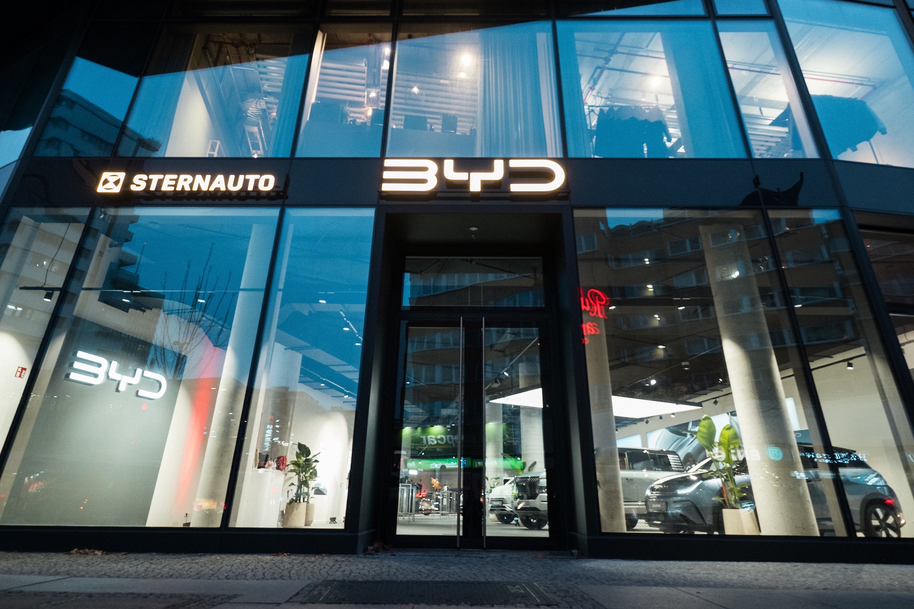 Größter BYD-Store Deutschlands in Berlin eröffnet - electrive.net