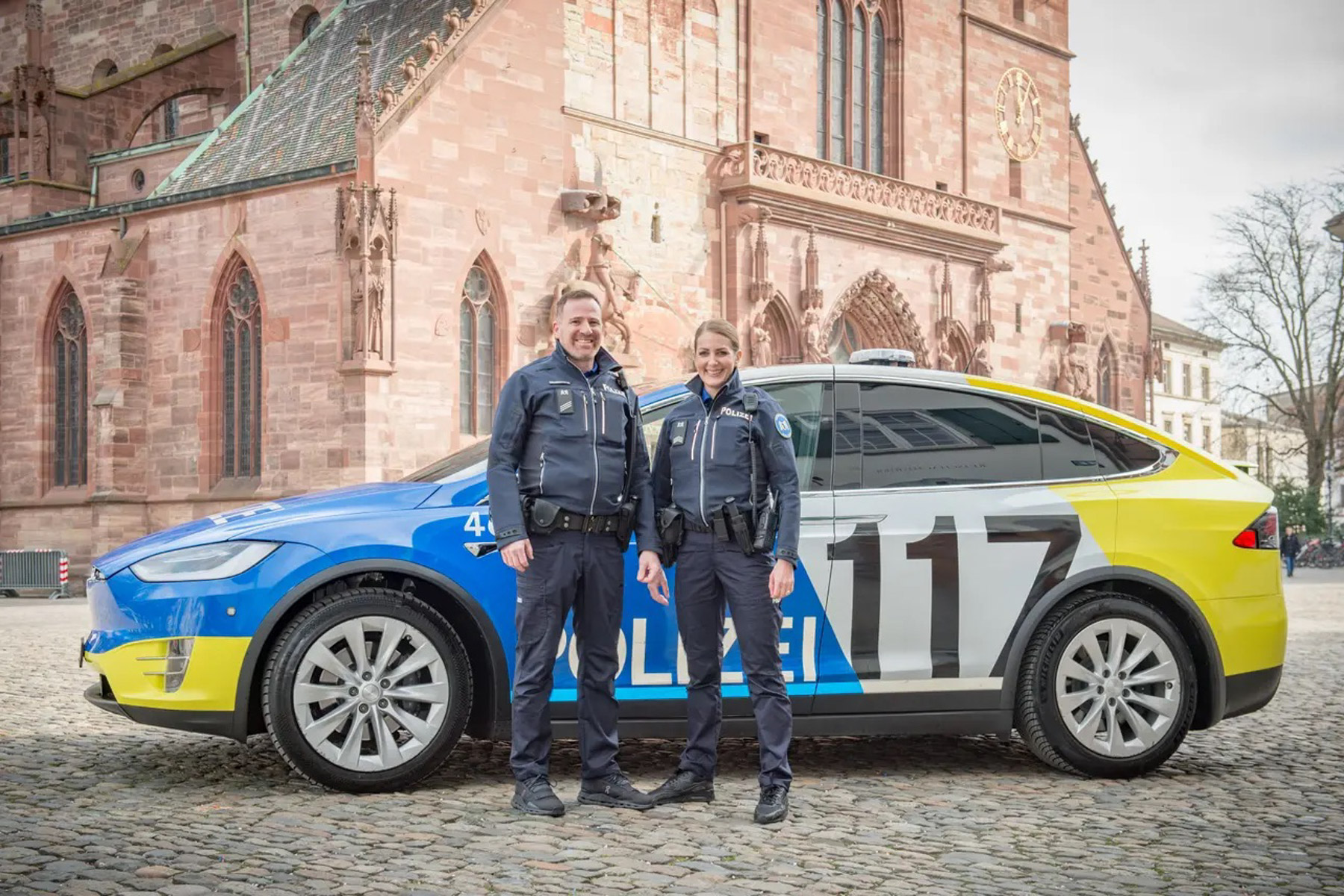 Teslas der Basler Polizei halten länger als gedacht - electrive.net