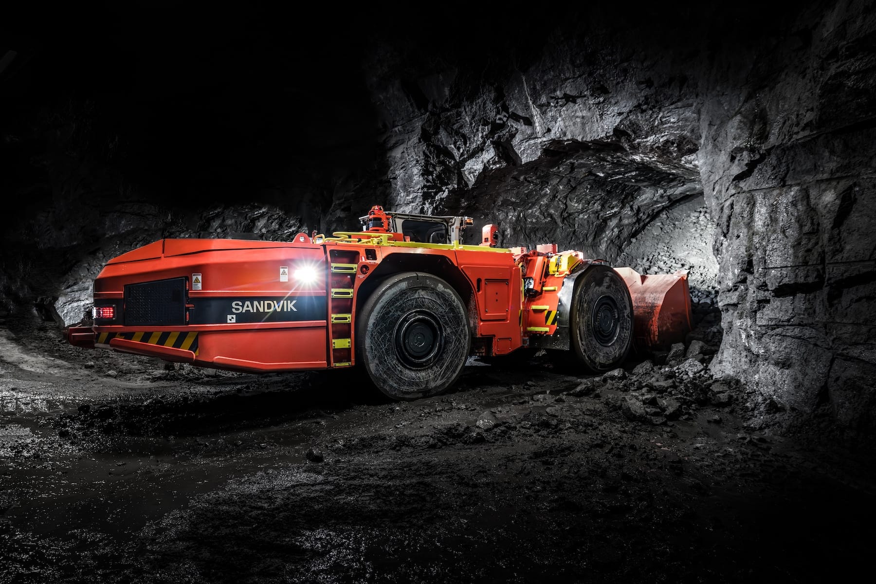 Sandvik liefert 22 E-Bergbaumaschinen an South32 - electrive.net