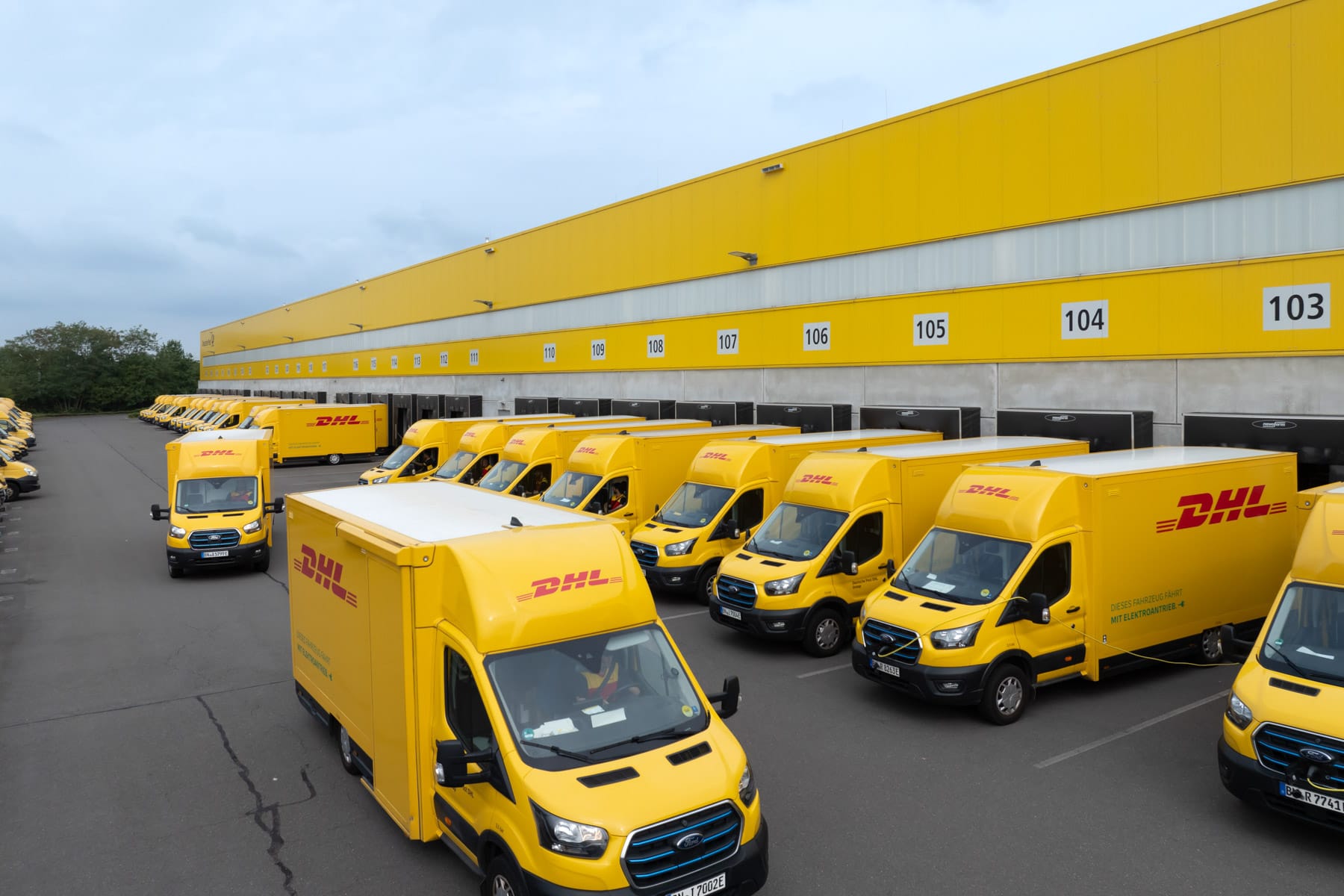 Ford liefert dieses Jahr 2.400 E-Transporter an DHL - electrive.net