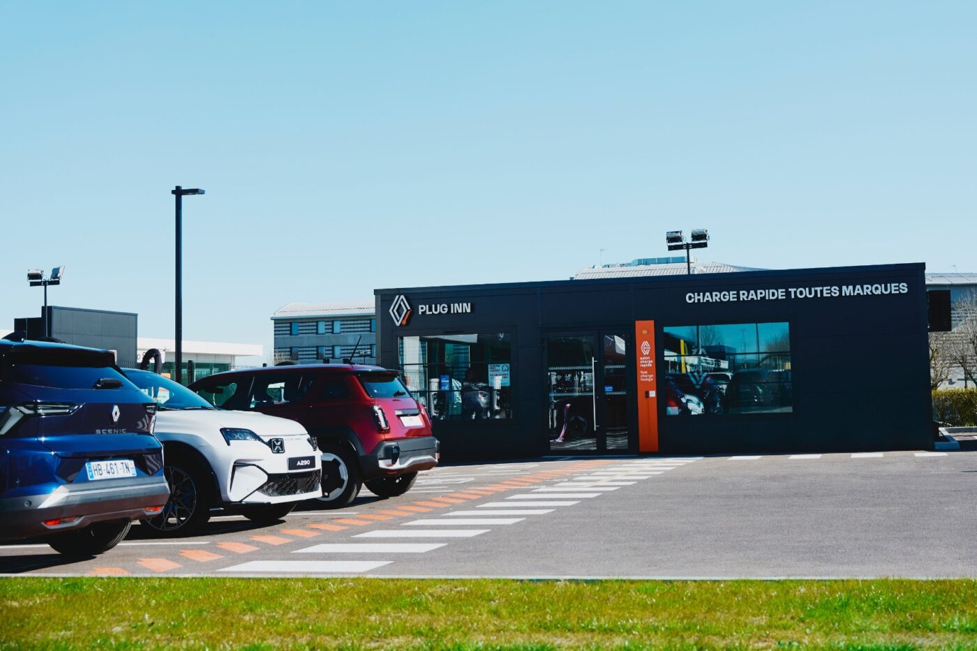 Renault Group bündelt Ladeaktivitäten unter neuem Namen „Plug Inn ...